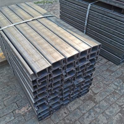 Cina Galvanizzato a caldo W Beam Highway Guardrail C Post o U Post con alta durata in vendita