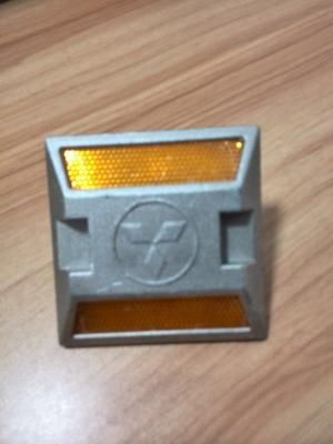 Cina Dimensioni personalizzate di alluminio fuso per la strada con occhio di gatto riflettente con altezza di 50 cm in vendita
