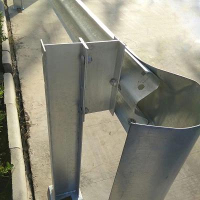 China Buitenbeveiliging W-balkbeveiligingsrails met ISO9001 2000-certificaat en duurzaam materiaal Te koop