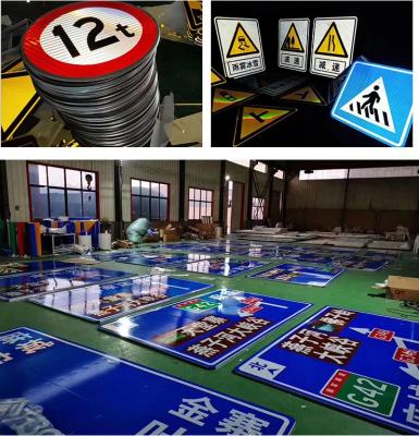 Cina Tabella di segnale di sicurezza del traffico a foglio riflettente personalizzata con opzioni di alta visibilità in vendita