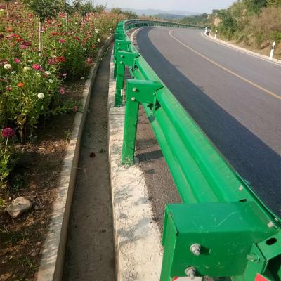Cina Facile da assemblare caldo immerso Galvanizzato Highway Guardrail Quadrato Blocco per la sicurezza stradale in vendita