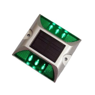 Cina Lampade lampeggianti LED Solar Square Road Stud Soluzione avanzata di sicurezza stradale e marcatura in vendita