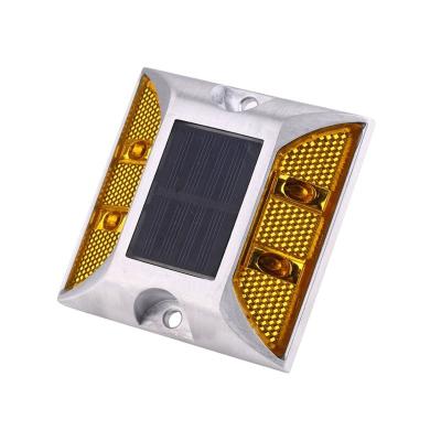 Cina Sicurezza stradale Marcatura stradale quadrata riflettente Stradale Stend Selezione del colore LED personalizzabile in vendita