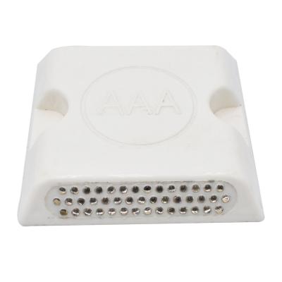 Cina Sicurezza stradale Riflettore quadrato di plastica Road Stud con colore LED rosso Made in vendita