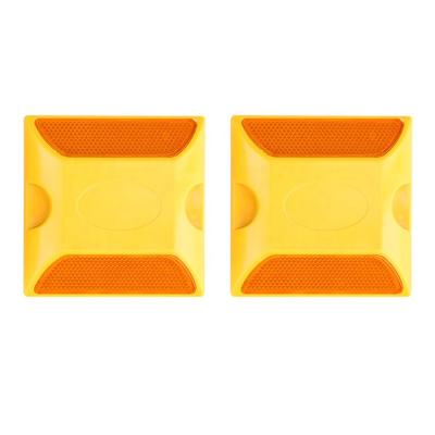 Cina Sicurezza stradale Riflettore quadrato di plastica Road Stud con colore LED rosso Made in vendita