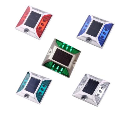 中国 G105 太陽光発電のアルミニウムロードスタッド 100*20*20 最良の道路安全と標識ソリューション 販売のため