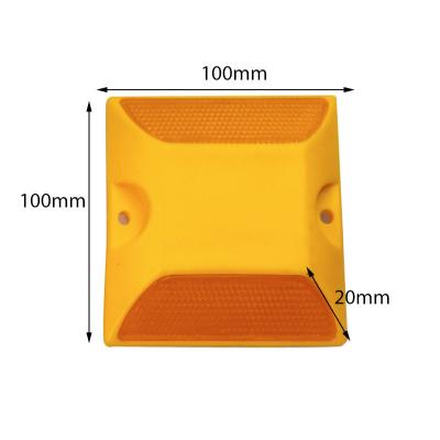 Cina Sicurezza stradale G105 LED Strobe Solar Square Plastic Road Stud For Highway in vendita