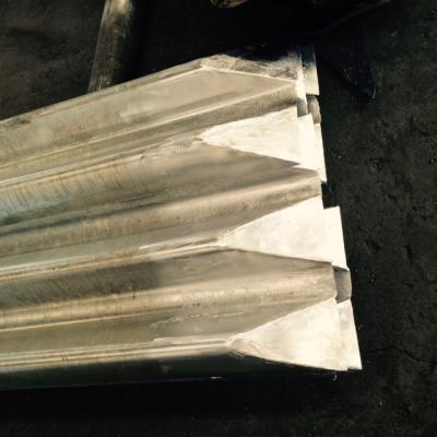 China Guarda-costas de vigas de pontes de rodovias com comprimento personalizado e acabamento galvanizado a quente à venda