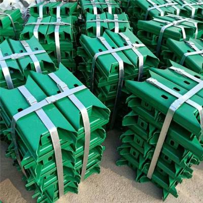 Cina Q235 Q345 Protezione per corrimano per autostrade in acciaio galvanizzato con specifiche personalizzate in vendita