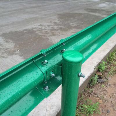 Cina Q235 Q345 Protezione per corrimano per autostrade in acciaio galvanizzato con specifiche personalizzate in vendita