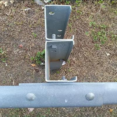 Cina Sicurezza stradale personalizzata AASHTO M180 Highway Guardrail U Block Spacer per la protezione in vendita