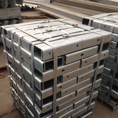 Cina Sicurezza stradale personalizzata AASHTO M180 Highway Guardrail U Block Spacer per la protezione in vendita