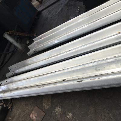 Cina Ferrovia di protezione della barriera di sicurezza in acciaio ad alta resistenza a trazione W con certificazione ISO9001 2000 in vendita