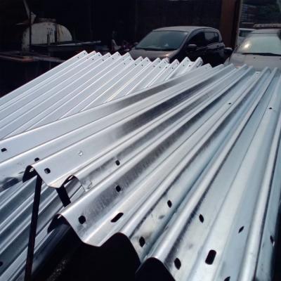 Cina Righe di protezione stradale in acciaio galvanizzato AASHTO M180 personalizzabile con certificazioni ISO in vendita