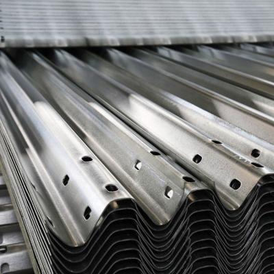 Cina S235JR S345JR Righe di protezione per autostrade in acciaio galvanizzato rivestito di zinco per progetti personalizzati in vendita