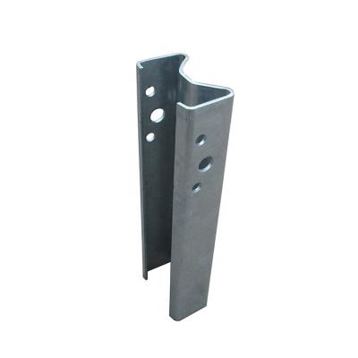 China Veiligheid op de weg Warm Dip Galvanized Sigma Post vervaardigd in voor Highway Guardrail Te koop