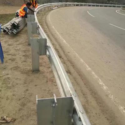 Cina Bloccante/distanziatore H di sicurezza stradale per il sistema di ringhiera galvanizzata a caldo in vendita