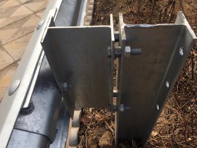 Cina Bloccante/distanziatore H di sicurezza stradale per il sistema di ringhiera galvanizzata a caldo in vendita