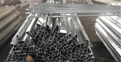 Cina Ezy-Guard Smart Highway Guardrail Post Standard AASHTO M-180 per la sicurezza all'aperto in vendita