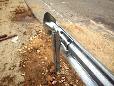 Cina Ezy-Guard Smart Highway Guardrail Post Standard AASHTO M-180 per la sicurezza all'aperto in vendita