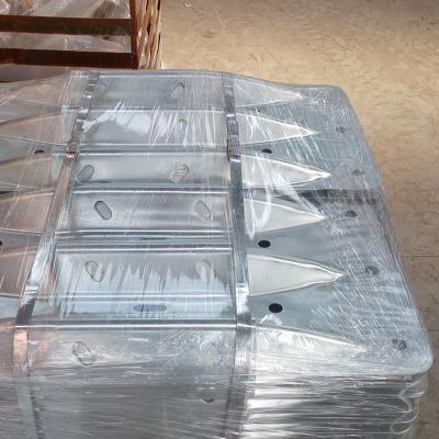 Cina Sicurezza stradale Personalizzata Galvanizzata W Beam Highway Guardrail End per Terminal stradale in vendita