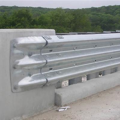 Cina Tecnologia laminata a freddo galvanizzata a caldo Personalizzata Autostrada Corrimano di protezione Ponte terminali in vendita