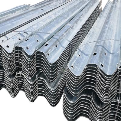 Cina Sicurezza stradale Barriera galvanizzata a caldo con materiale Q235 Q345 personalizzato in vendita