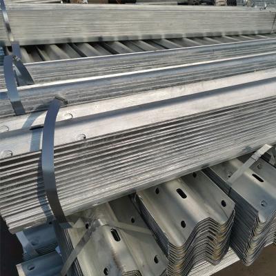 Cina Galvanizzato a caldo laminato a freddo Protezione stradale Corrimano ferroviario Protezioni ferroviarie per la sicurezza stradale in vendita