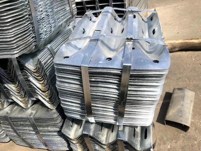 Cina Sicurezza esterna Galvanizzata W Beam End/Thrie Beam End Terminal End per la grattaforma di protezione delle autostrade in vendita