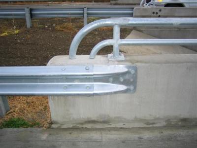 Cina Sicurezza esterna Galvanizzata W Beam End/Thrie Beam End Terminal End per la grattaforma di protezione delle autostrade in vendita