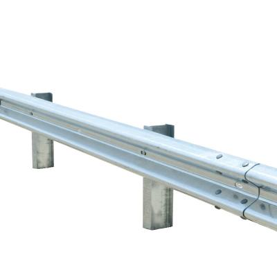 Cina Barriera di sicurezza stradale AASHTO Barriera di collisione autostradale con rivestimento in zinco personalizzato in vendita