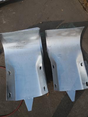 Cina ISO9001 2000 Certificato W-beam Galvanized Guardrail Rounded Terminal End per autostrada in vendita