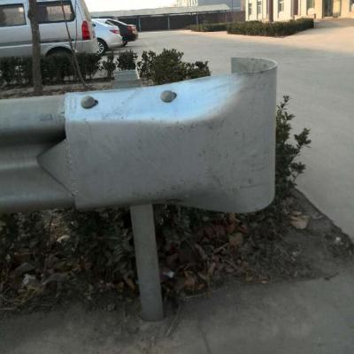 中国 道路や高速道路のガルバン化道路護線障壁の丸型ターミナル端 販売のため