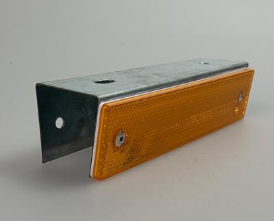 Cina EN124 Standard colore personalizzato per autostrade corrimano di protezione riflettore di plastica riflettore delineatore in vendita