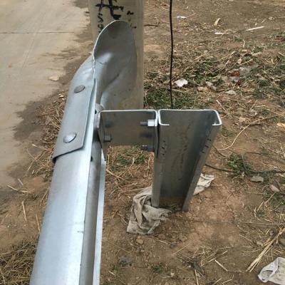 Cina Sicurezza esteriore Standard Highway Guardrail Post con Hot Dip Galvanized C Post in vendita