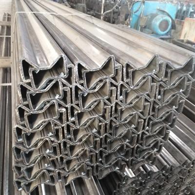 Cina Post di protezione per autostrade galvanizzato a caldo per il sistema di barriera autostradale in vendita