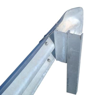 Cina U Post per la sicurezza del traffico stradale Corrugated Beam Guardrail Crash Barrier Personalizzato in vendita