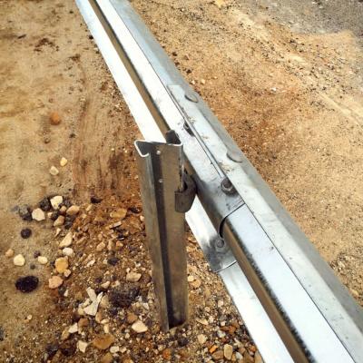 中国 道路安全 Z 形テクノメタルのポストとISO認証のWビーム障壁 販売のため