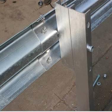 Cina Post di protezione del canale U con rivestimento in polvere galvanizzata personalizzato per la sicurezza del traffico in vendita