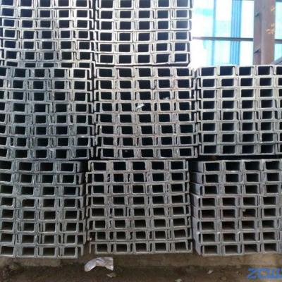 Cina Post di protezione del canale U con rivestimento in polvere galvanizzata personalizzato per la sicurezza del traffico in vendita