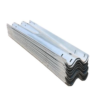 Cina Sicurezza stradale galvanizzata a caldo 3 a 2 Due per essere tre corrimano per la vendita stradale in vendita