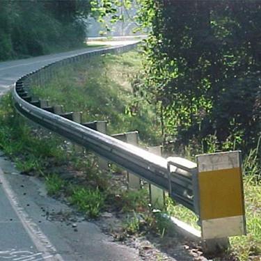 Cina Barriere antincorrosive a traccia W con sicurezza stradale e curvatura curva in vendita