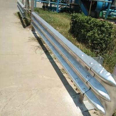 Cina Tecnologia laminata a freddo galvanizzata a caldo Fence a pannello curvo 3D saldata sulla ringhiera della strada in vendita
