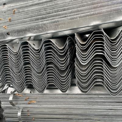 Cina Tecnologia laminata a freddo galvanizzata a caldo Fence a pannello curvo 3D saldata sulla ringhiera della strada in vendita