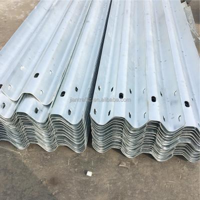 Cina U Post And U Spacer Highway Guardrail conforme allo standard AASHTO M-180 per l'Angola in vendita