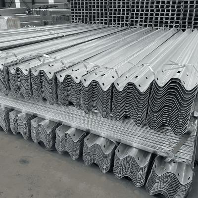 Cina Q235 Q345 Material 3D welded curved metal panel fence for highway guardrail in Camerun in vendita