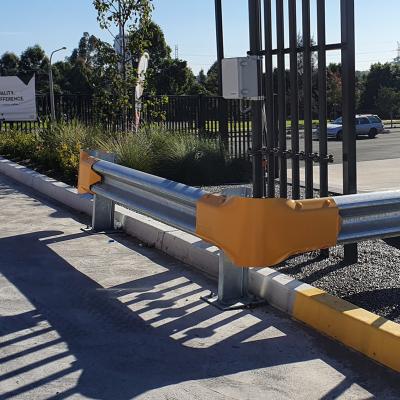 Cina Barricate di sicurezza per autostrade a trazione ondulata a uno strato galvanizzato e rivestito in polvere Q235 Q345 in vendita