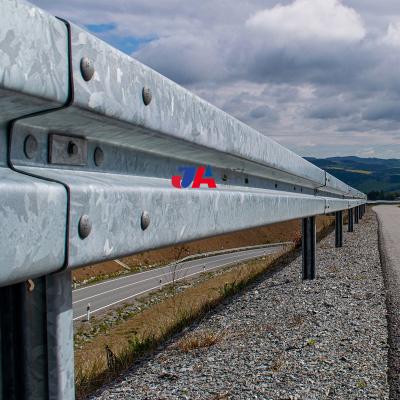 Cina Fabbricazione di corrimano per autostrade di dimensioni standard e per la personalizzazione della sicurezza esterna in vendita