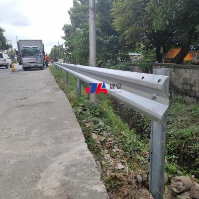 Cina Fabbricazione di corrimano per autostrade di dimensioni standard e per la personalizzazione della sicurezza esterna in vendita