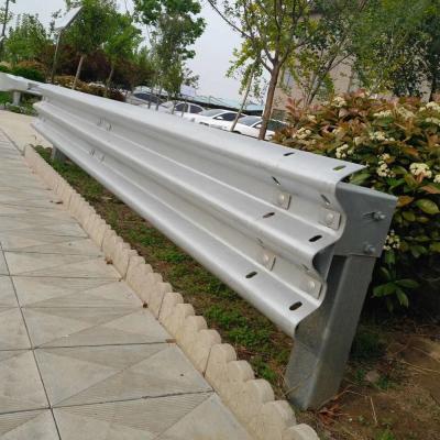 Cina Righe di protezione per autostrade con tecnologia standard AASHTO M-180 e laminata a freddo galvanizzata a caldo in vendita